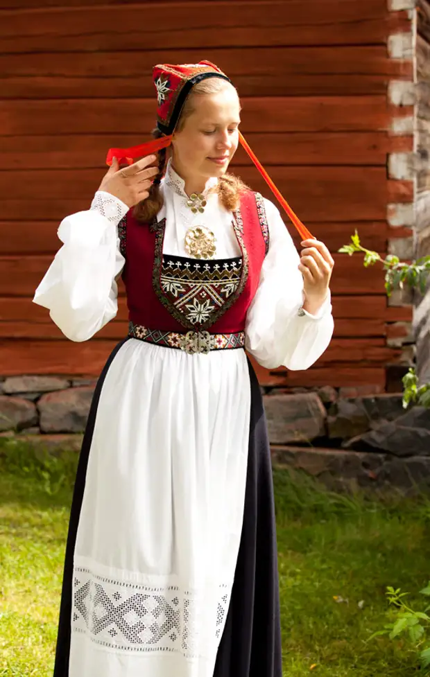 Laila Duran. Scandinavian costume (litrato)