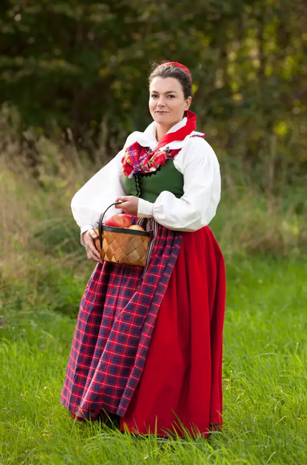 Laila Duran. Skandināvu kostīms (foto)