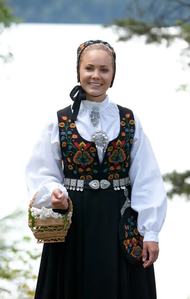 Laila Duran. Skandināvu kostīms (foto)