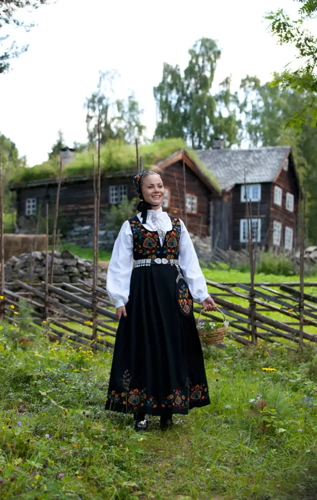 Laila Duran. Scandinavian costume (litrato)