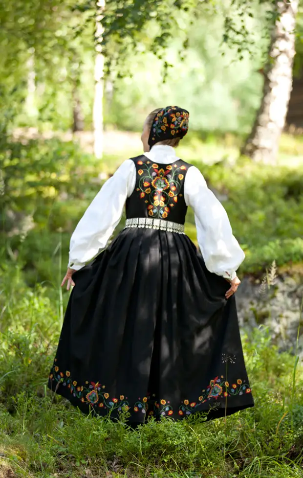 Laila Duran. Scandinavian costume (litrato)