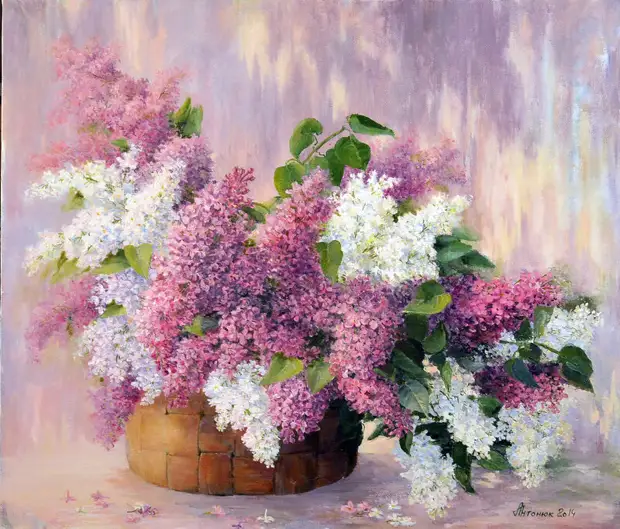 Basket na may lilacs