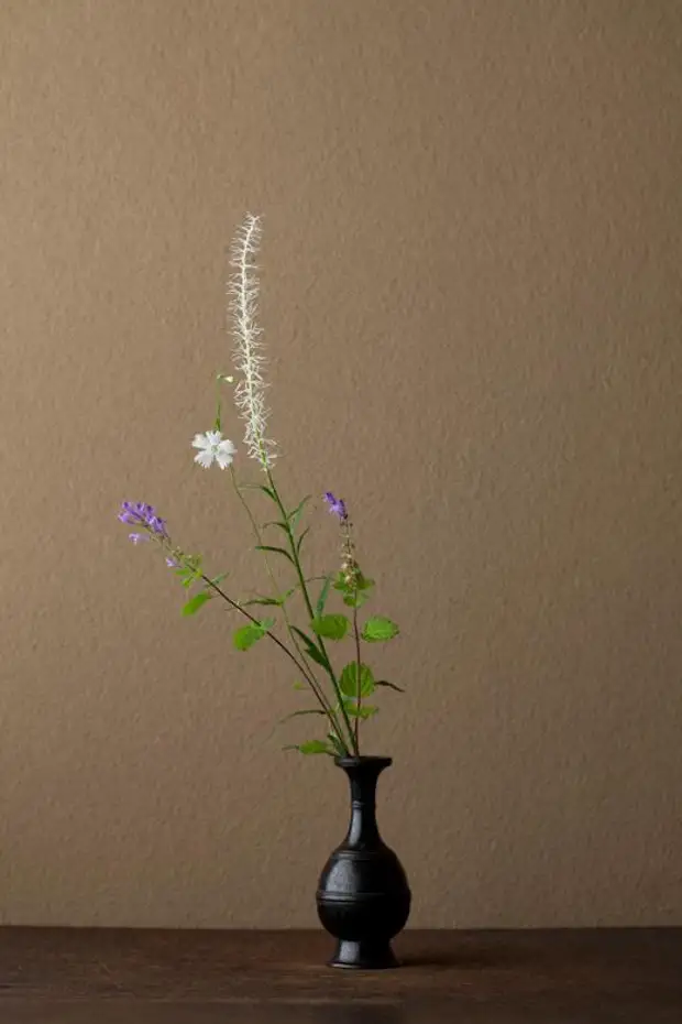 Máistir Ikebana Toshiro Kawase