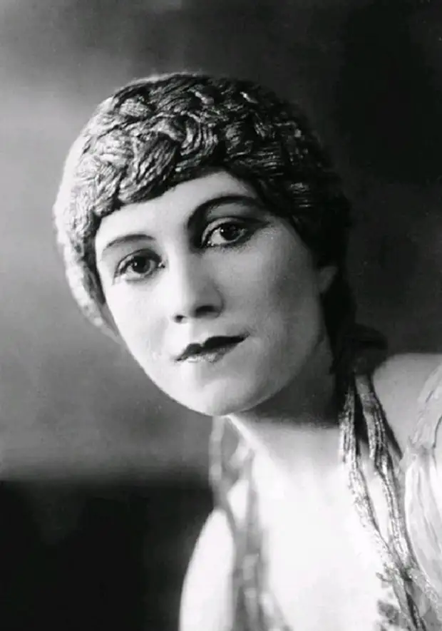 Wêneyê wêneyê Olga Khokhlova