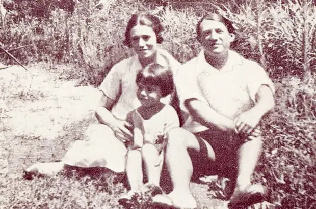 Pablo Picasso, Olga Khokhlova en hul seun Paulo, Antibes, 1924