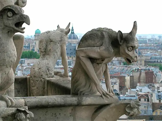 Frightening architecture: gargoyles, chimeras and other grotesque vermin