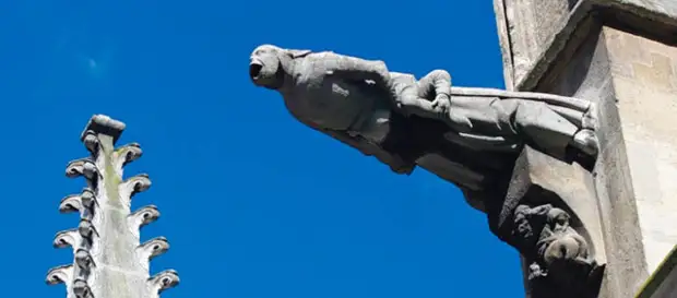 Gargoyle Saint-Germain-l'Auxeroy, karne 12-15, Paris.