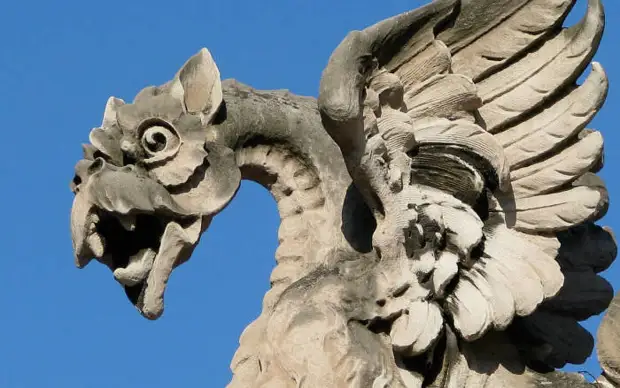 Gargoyles ing Katedral Notre Dame.