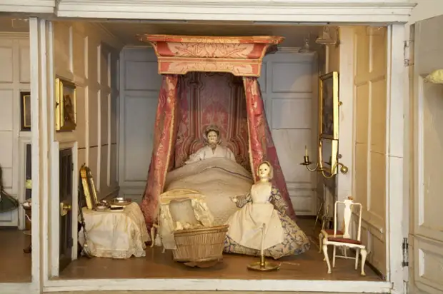 18th century chinoiserie dollhouse