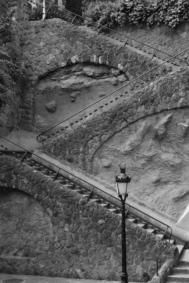 Schritte im Park Güell.