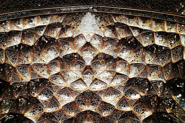 Bright Islamic Kaleidoscope: 18 Ata o Taualuga Mosque o Iran