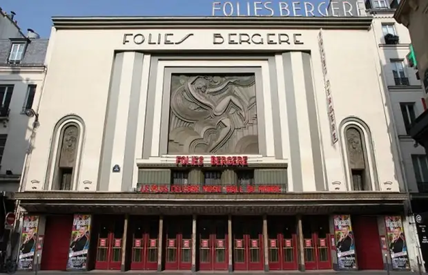 Resim, popüler bir Paris kurumunda boyandı.