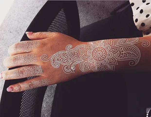 Paʻepaʻe o le tino henna tino: o ituaiga uiga e pei o le maaleale lace