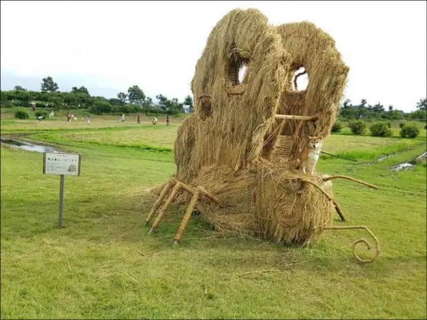 Esculturas de palha