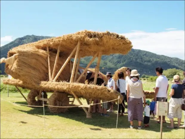 Esculturas de palha