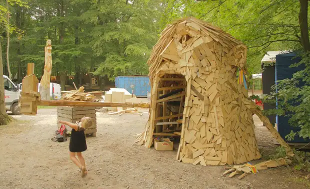 Esculturas gigantes de desechos de madera madera, tablero, escultura