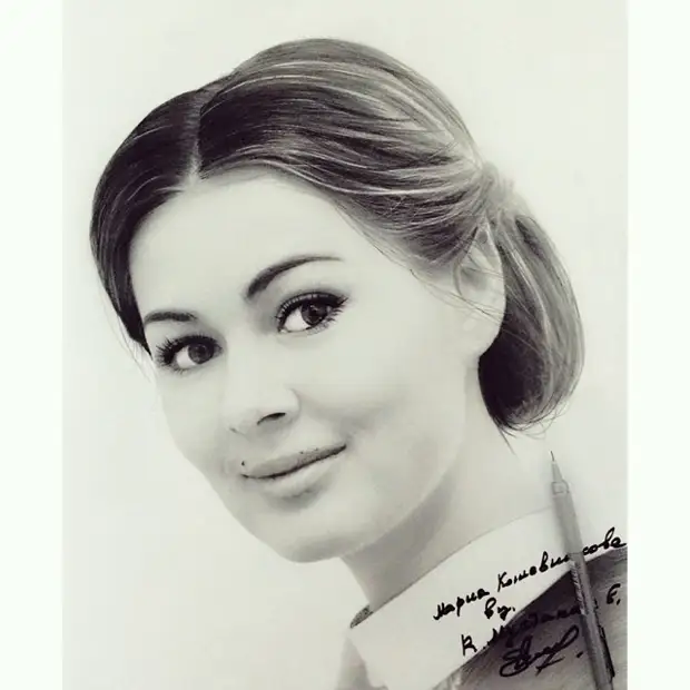 Retrato de Maria Koevnikova Ruslan Mustapaev, dibujo, artista