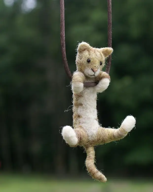 Oeuvres gaies de Nancy Bevins : 16 décorations de jouets amusants, ornements