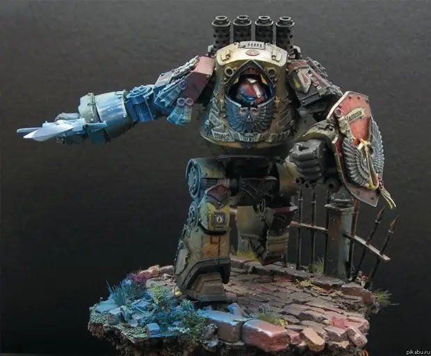 Hirviöitä ja ajoneuvoja pienoiskoossa Warhammerin maailmasta 40 000 Warhammer 40 000, miniatyyri