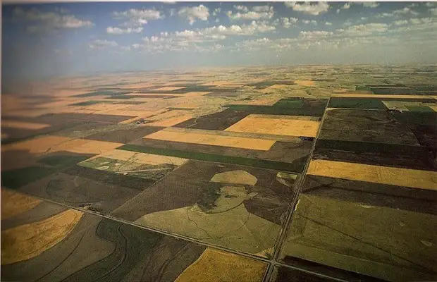 Jaðarteikningar eftir bandaríska listamanninn Stan Hurd Agropainting eftir Stan Hirst Earthworks, Staðreyndir