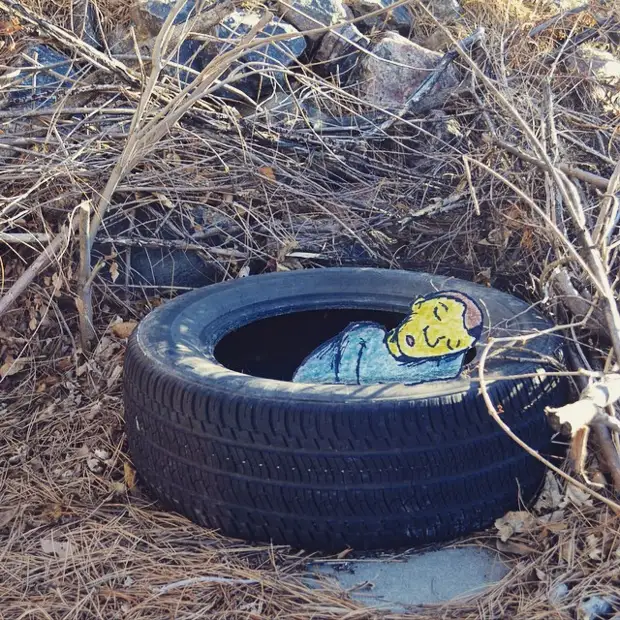 האמן הצעיר מעורר חיים בציוריו בעזרת אובייקטים רגילים, רישומים מעניינים