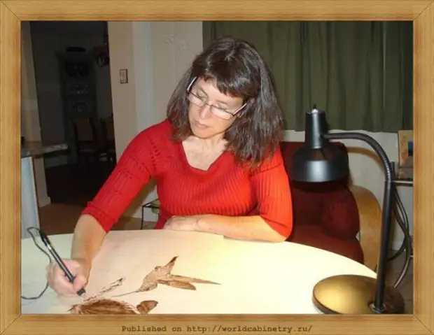 Igishushanyo cy'umuriro. Julie Bender gushushanya pyrography gushushanya