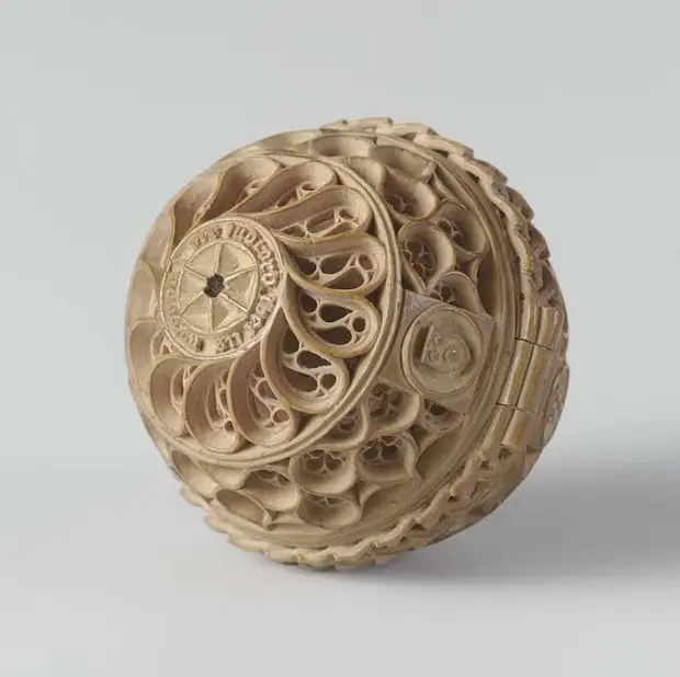 Woodcarving १th औं शताब्दी काठ, इतिहास, नक्काशी