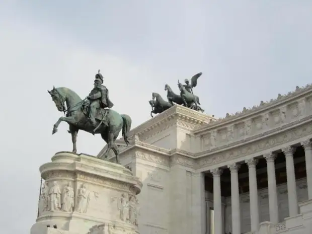 Patung berkuda Victor Emmanuel II