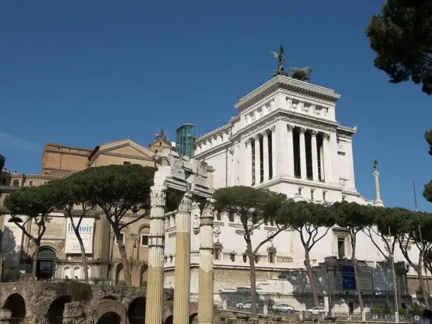 Vista de Vittoriano e entrada do Museu do Risorgimento