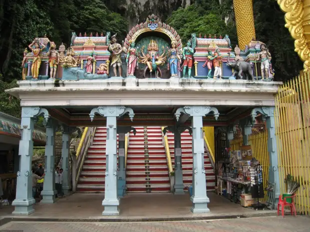 Пячоры Бату Кейвс (Batu Caves). Інданезія.