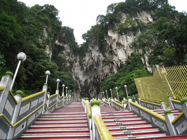 Пячоры Бату Кейвс (Batu Caves). Інданезія.