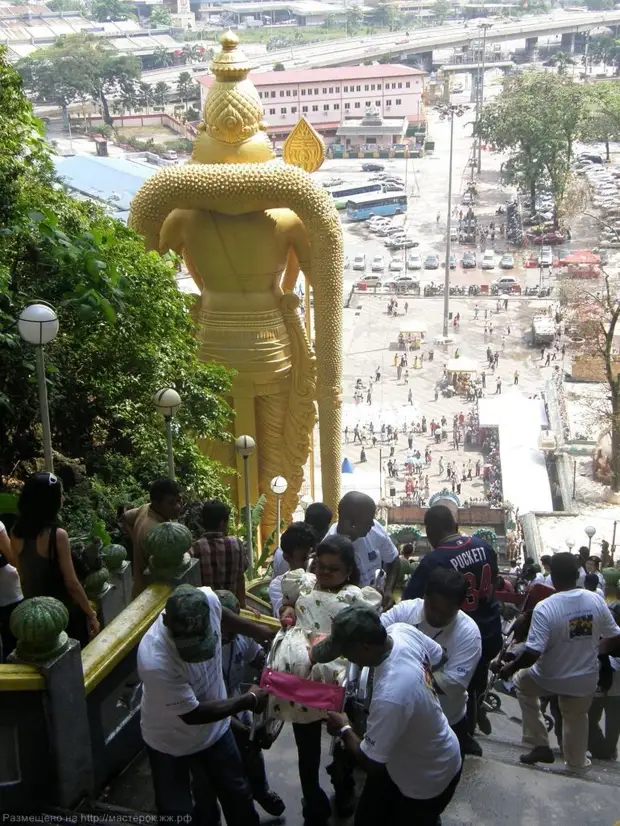 Пячоры Бату Кейвс (Batu Caves). Інданезія.