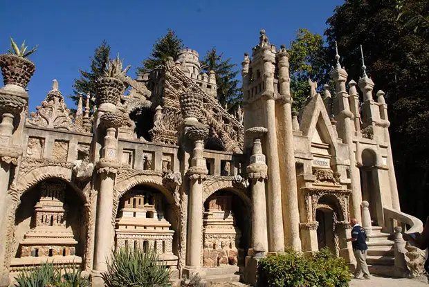 Istana ideal Ferdinand Cheval