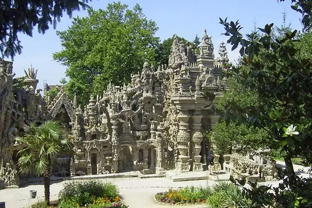 Ferdinand Cheval ideális palotája