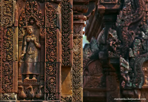 Chrám Banteay Srei: Citadela ženy. Kambodža.