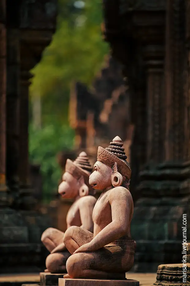 Kachisi wa Banteay Srei: Citadel ya Mkazi. Cambodia.