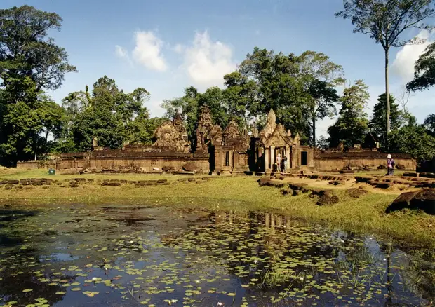 Banteay_Srei_full