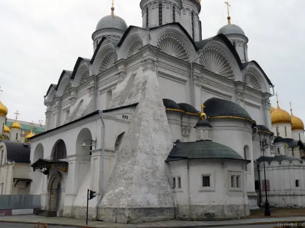 Moscow Kremlin Rhan 5: Eglwys Gadeiriol yr Archangel Sanctaidd Michael (Eglwys Gadeiriol yr Archangel).