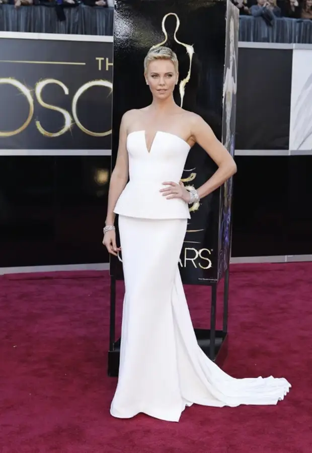 Charlize-Theron-aux-Oscars-2013 (483x700, 195Kb)