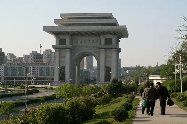 Dosye: PyongYang-Arch of Triumph.jpg