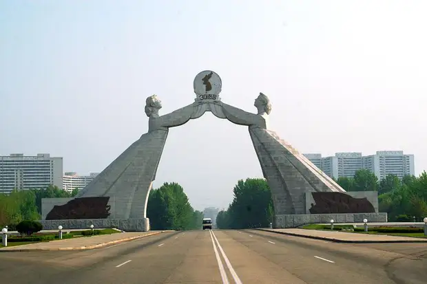 Պատկեր ՝ Reunification Statue edited.jpg