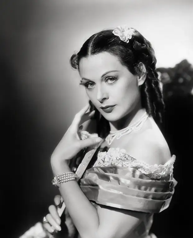 Hedy Lamarr: 3 Lab tus kiv cua tos koj rau Webtalk!