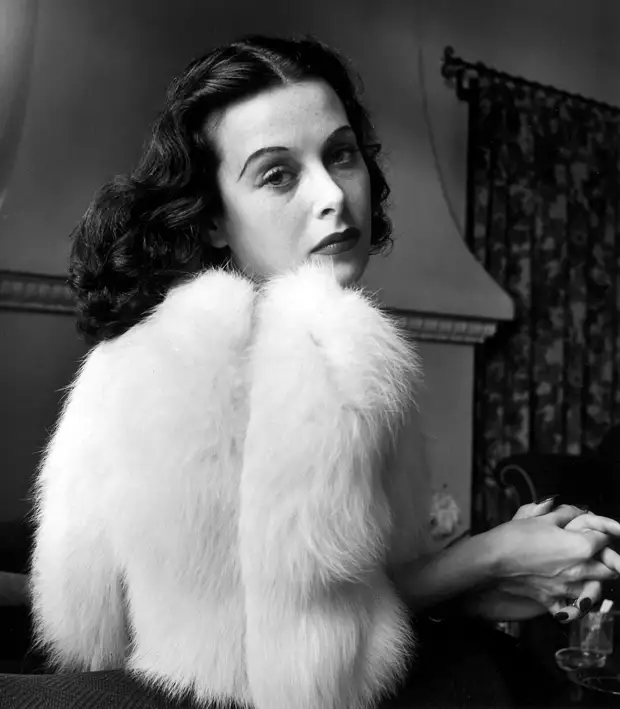 Hedy Lamarr: 3 Lab tus kiv cua tos koj rau Webtalk!