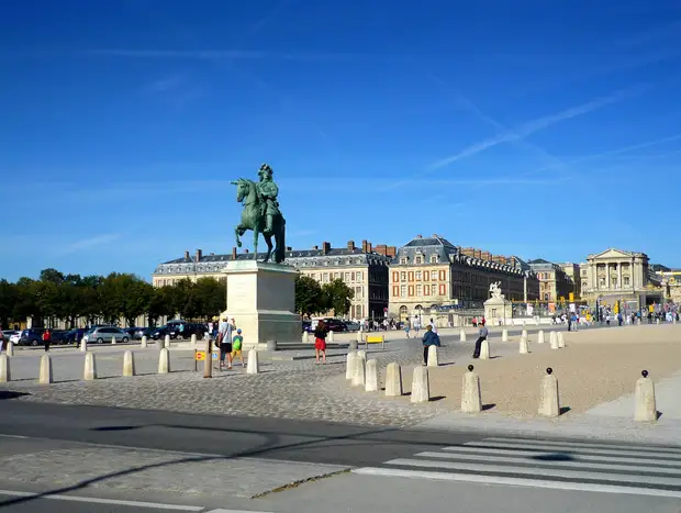 Versailles. Faranse. Apá 8.