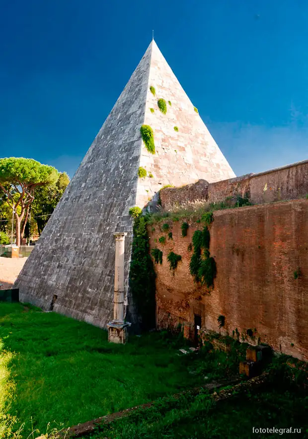 Pirámide de Cestio y cementerio no católico