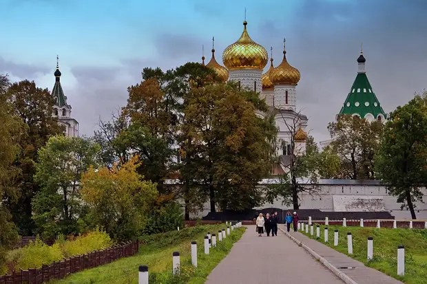 « Berceau de la dynastie des Romanov ». Monastère Ipatiev. Kostroma.