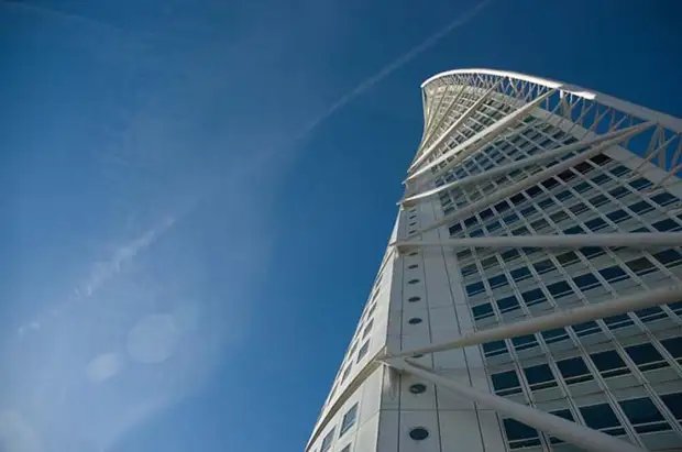 Spiral skyscrapers around the world