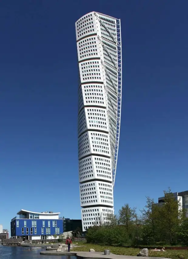 Spiral skyscrapers around the world