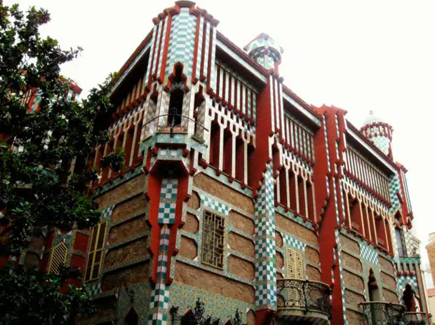 Antonio Gaudi jẹ ayaworan ti o wuyi, onimọ -jinlẹ nla.