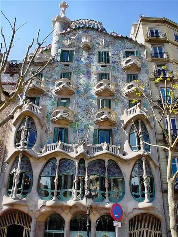 Antonio Gaudi është një arkitekt i shkëlqyer, një modernist i madh.